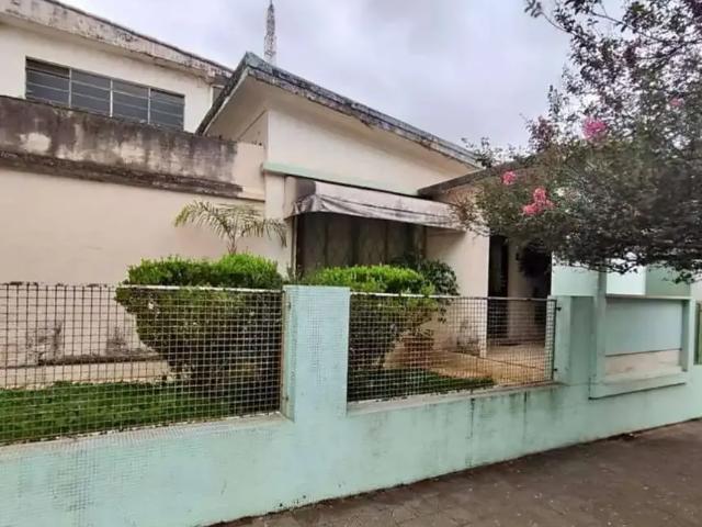 Casa / Sobrado para Venda em Alfenas/MG Centro 5 Quartos
