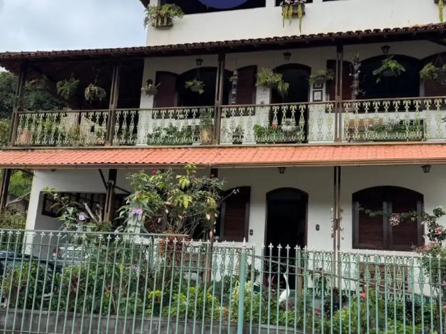 Casa / Sobrado para Venda em Alto Jequitibá/MG Centro 5 Quartos