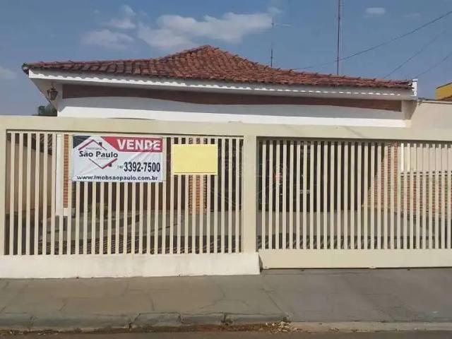 Casa / Sobrado para Venda em Américo Brasiliense/SP Vila Cerqueira 3 Quartos