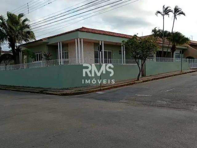 Casa / Sobrado para Venda em Angatuba/SP Centro 3 Quartos