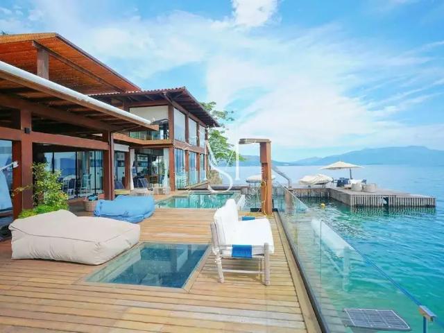 Casa / Sobrado para Venda em Angra dos Reis/RJ Mombaça 7 Quartos