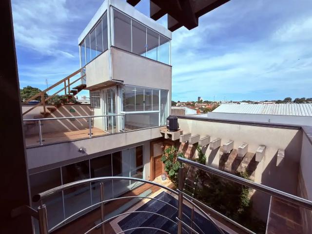 Casa / Sobrado para Venda em Assis/SP Centro 4 Quartos
