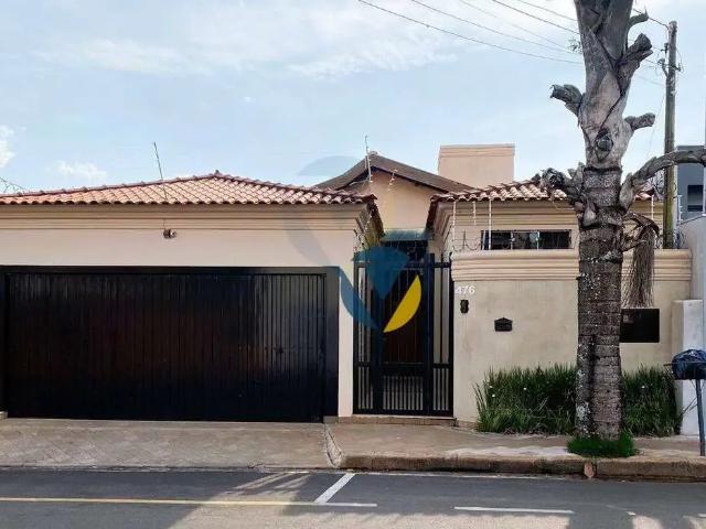 Casa / Sobrado para Venda em Assis/SP Centro 3 Quartos