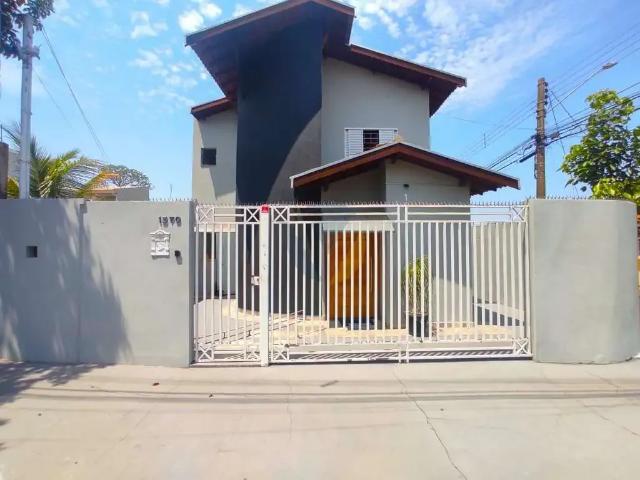 Casa / Sobrado para Venda em Assis/SP Centro 3 Quartos