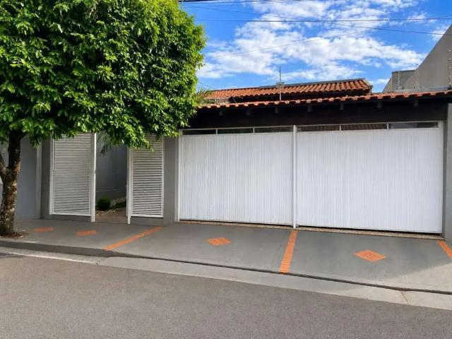 Casa / Sobrado para Venda em Assis/SP Centro 3 Quartos
