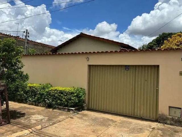 Casa / Sobrado para Venda em Aparecida de Goiânia/GO Mansões Paraíso 3 Quartos