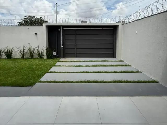 Casa / Sobrado para Venda em Aparecida de Goiânia/GO Cardoso Continuação 3 Quartos