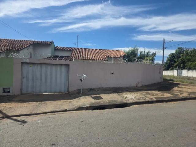 Casa / Sobrado para Venda em Aparecida de Goiânia/GO Cardoso Continuação 3 Quartos