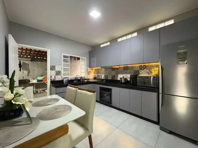 Casa / Sobrado para Venda em Aparecida de Goiânia/GO Cardoso Continuação 3 Quartos