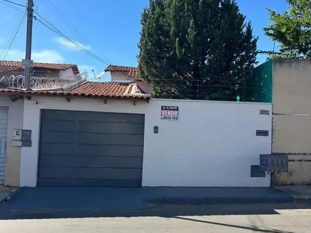 Casa / Sobrado para Venda em Aparecida de Goiânia/GO Jardim Imperial 3 Quartos