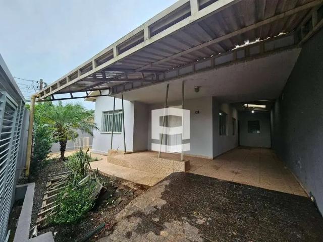Casa / Sobrado para Venda em Apucarana/PR Vila Brasil 4 Quartos