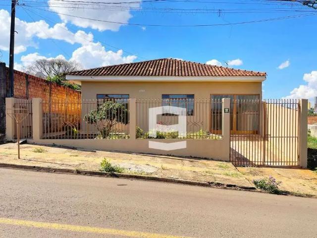 Casa / Sobrado para Venda em Apucarana/PR Jardim Menegazzo 3 Quartos