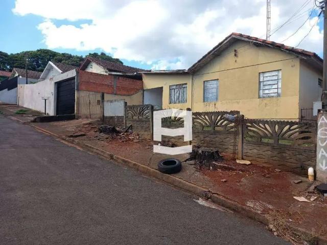 Casa / Sobrado para Venda em Apucarana/PR Núcleo Habitacional Adriano Correia 4 Quartos