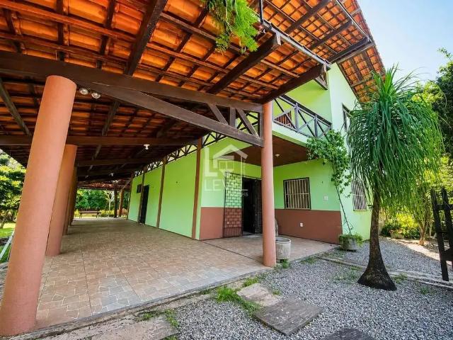 Casa / Sobrado para Venda em Aquiraz/CE Centro 4 Quartos