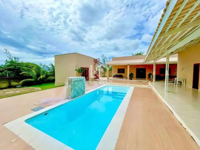 Casa / Sobrado para Venda em Aquiraz/CE Praia do Batoque 4 Quartos