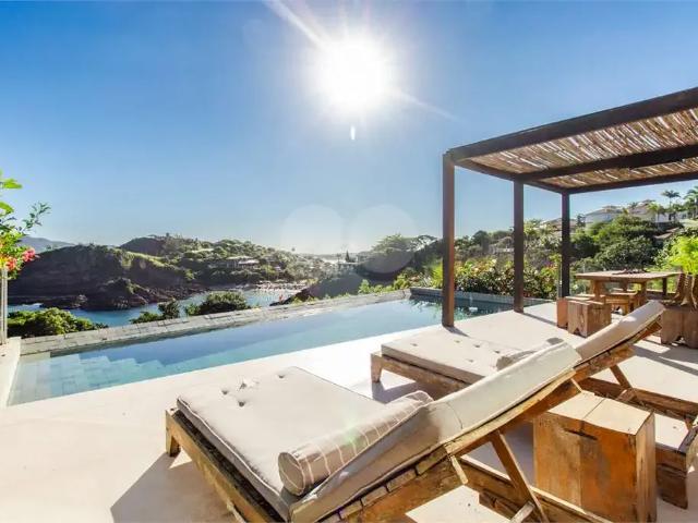 Casa / Sobrado para Venda em Armação dos Búzios/RJ Ferradurinha 4 Quartos