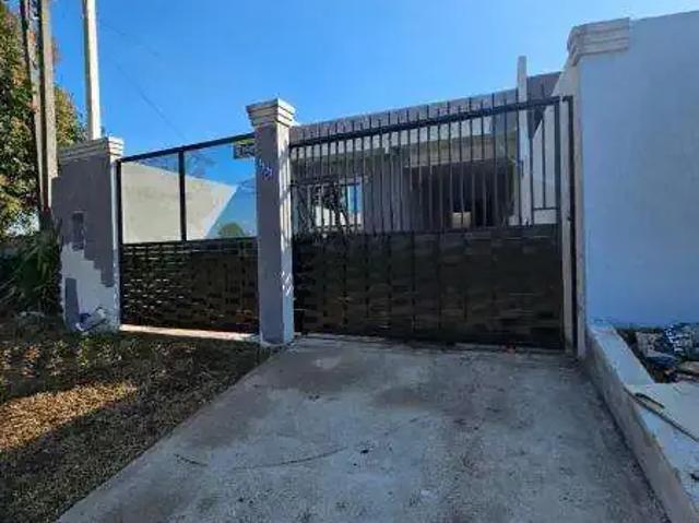 Casa / Sobrado para Venda em Araucária/PR Costeira 2 Quartos