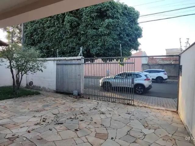 Casa / Sobrado para Venda em Araçatuba/SP Bairro das Bandeiras 3 Quartos