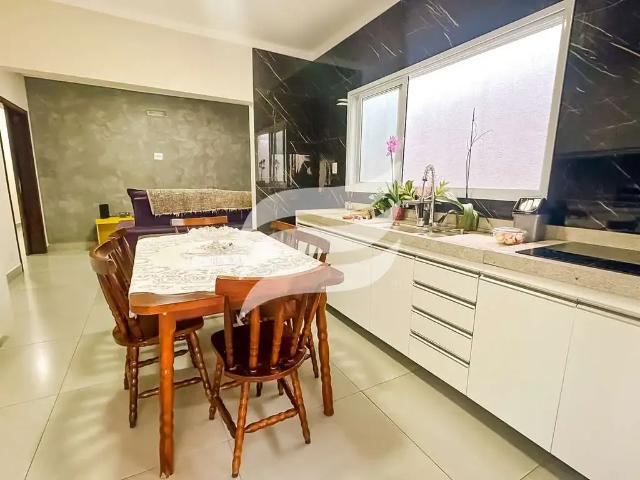 Casa / Sobrado para Venda em Araçatuba/SP Bairro das Bandeiras 3 Quartos