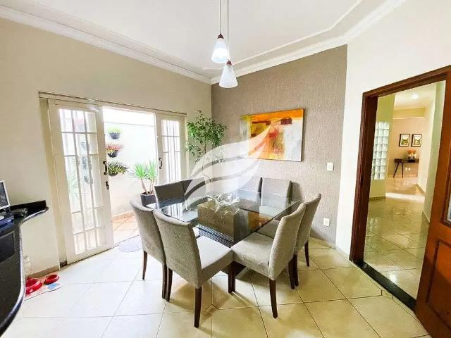 Casa / Sobrado para Venda em Araçatuba/SP Ipanema 4 Quartos