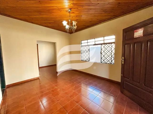 Casa / Sobrado para Venda em Araçatuba/SP Jardim América 5 Quartos