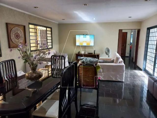 Casa / Sobrado para Venda em Araçatuba/SP Saudade 4 Quartos