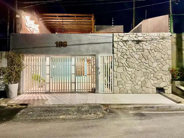 Casa / Sobrado para Venda em Aracaju/SE Farolândia 4 Quartos