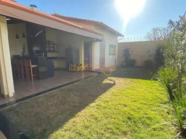 Casa / Sobrado para Venda em Araguari/MG Amorim 3 Quartos