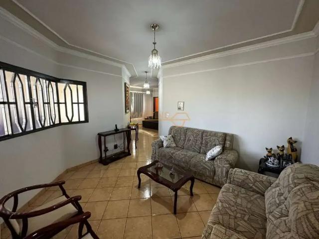 Casa / Sobrado para Venda em Araguari/MG Amorim 3 Quartos
