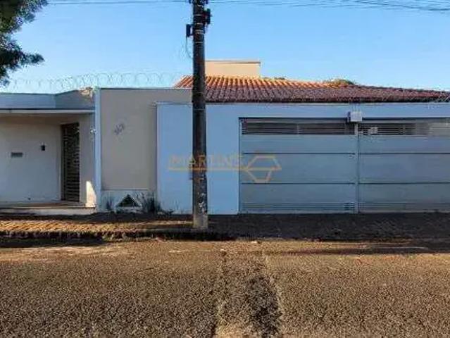 Casa / Sobrado para Venda em Araguari/MG Bosque 5 Quartos