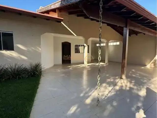 Casa / Sobrado para Venda em Araguari/MG Bosque 6 Quartos