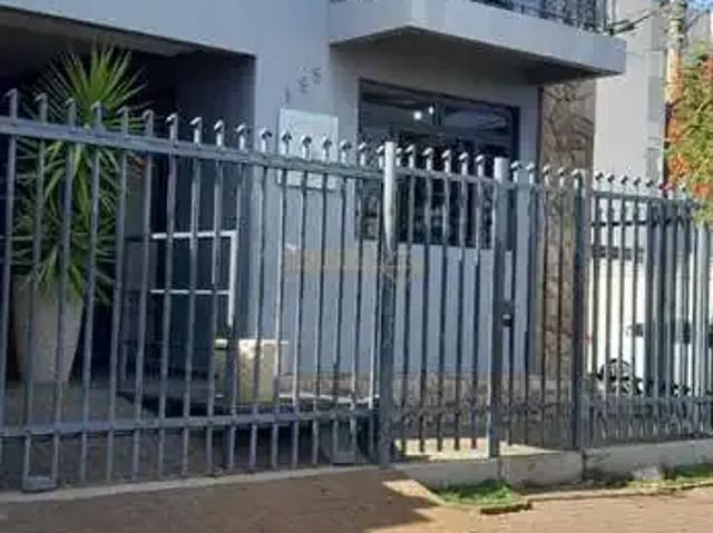 Casa / Sobrado para Venda em Araguari/MG Centro 4 Quartos
