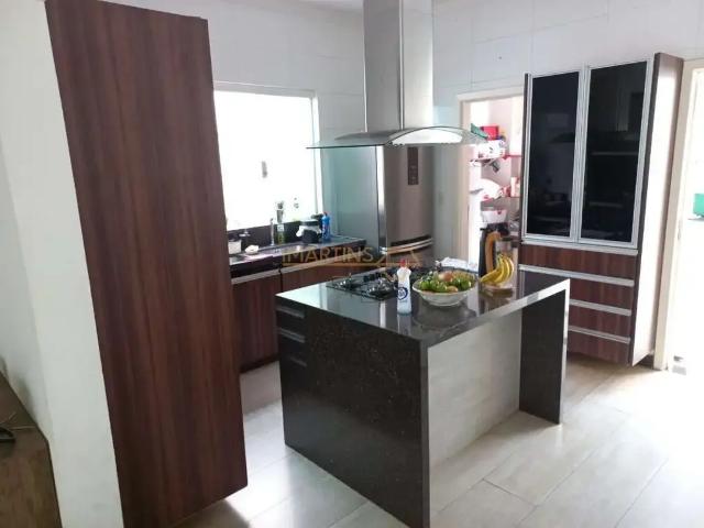 Casa / Sobrado para Venda em Araguari/MG Centro 4 Quartos