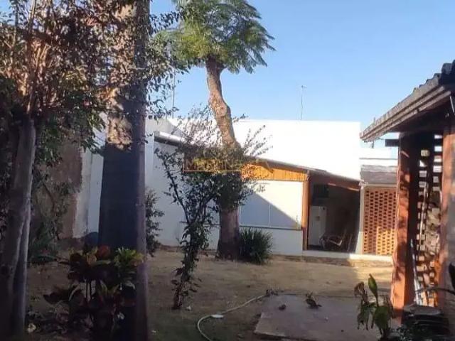 Casa / Sobrado para Venda em Araguari/MG Centro 6 Quartos