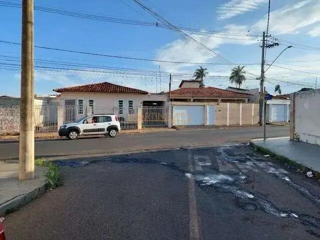 Casa / Sobrado para Venda em Araguari/MG Goiás 3 Quartos