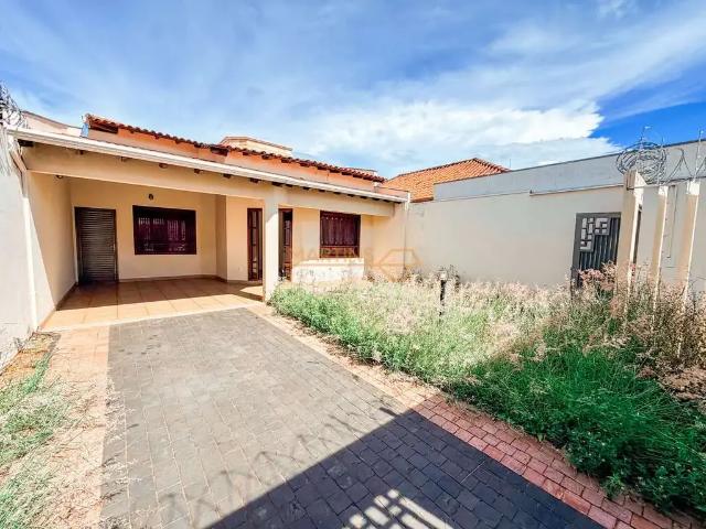 Casa / Sobrado para Venda em Araguari/MG Centro 3 Quartos