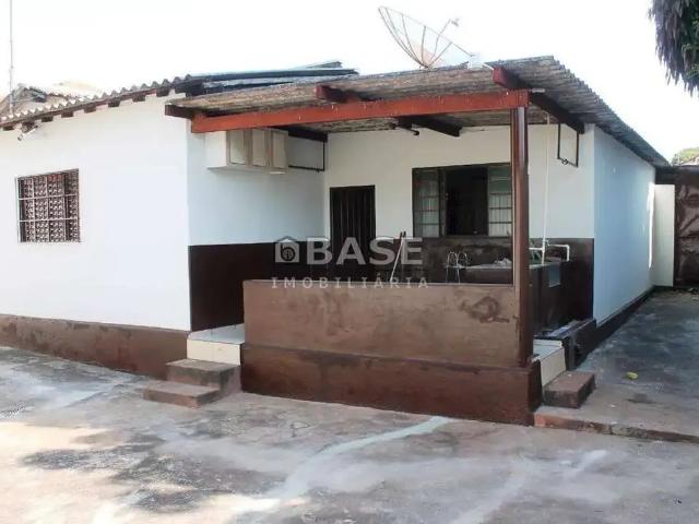 Casa / Sobrado para Venda em Araguari/MG Centro 3 Quartos
