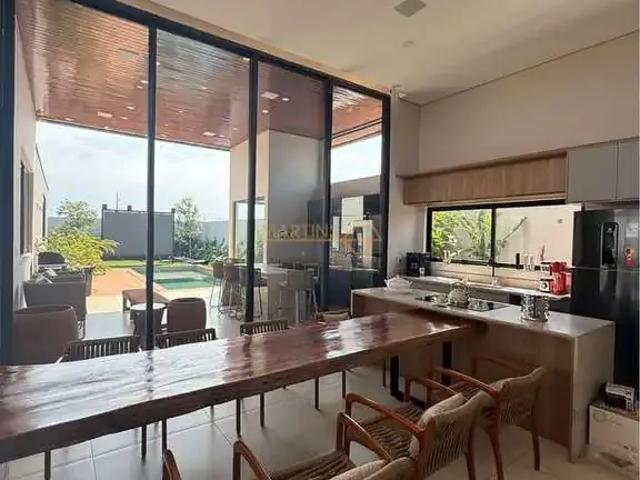 Casa / Sobrado para Venda em Araguari/MG Centro 3 Quartos