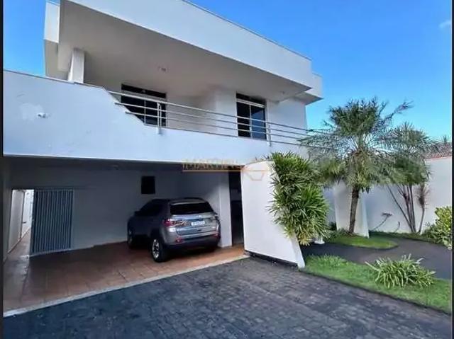 Casa / Sobrado para Venda em Araguari/MG Centro 3 Quartos