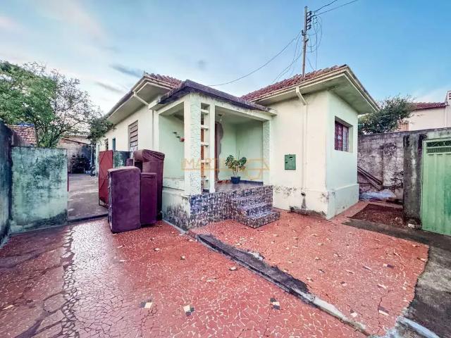 Casa / Sobrado para Venda em Araguari/MG Centro 3 Quartos
