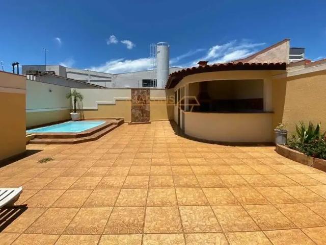 Casa / Sobrado para Venda em Araguari/MG Centro 3 Quartos