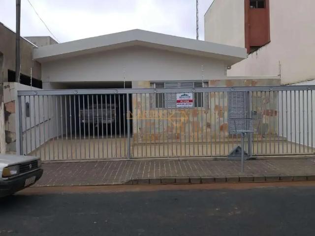Casa / Sobrado para Venda em Araguari/MG Centro 3 Quartos