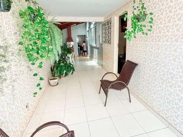Casa / Sobrado para Venda em Araguari/MG Centro 3 Quartos