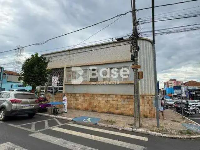 Casa / Sobrado para Venda em Araguari/MG Centro 3 Quartos