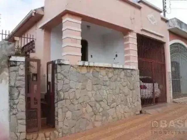 Casa / Sobrado para Venda em Araguari/MG Centro 3 Quartos
