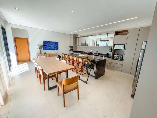 Casa / Sobrado para Venda em Araguari/MG Conjunto Ouro Verde 3 Quartos