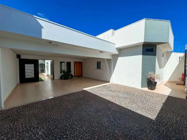 Casa / Sobrado para Venda em Araguari/MG Conjunto Ouro Verde 3 Quartos