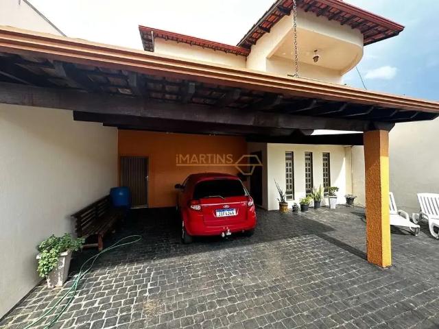 Casa / Sobrado para Venda em Araguari/MG Industrial 3 Quartos