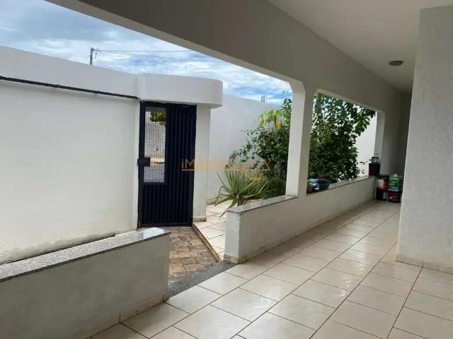 Casa / Sobrado para Venda em Araguari/MG Jardim Milenium 3 Quartos