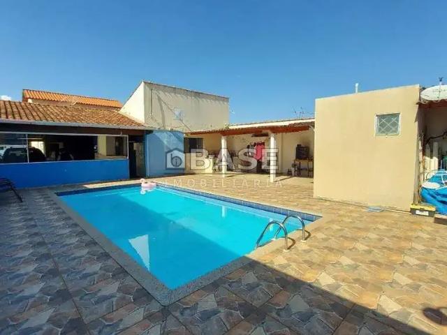 Casa / Sobrado para Venda em Araguari/MG Jóquei Clube 4 Quartos